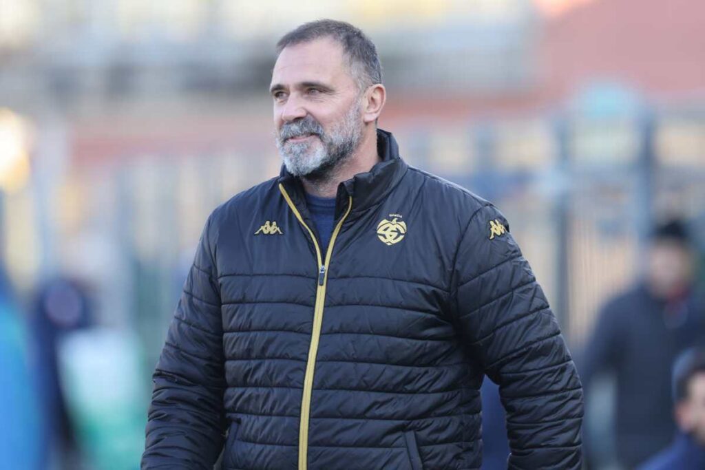 Sconfitta e classifica pericolosa: la società manda tutti in ritiro